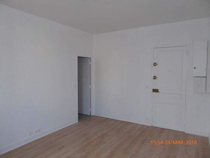 Appartement à louer - Sèvres, Centre-ville, Cristallerie, Manufacture, Danton - 1 pièce