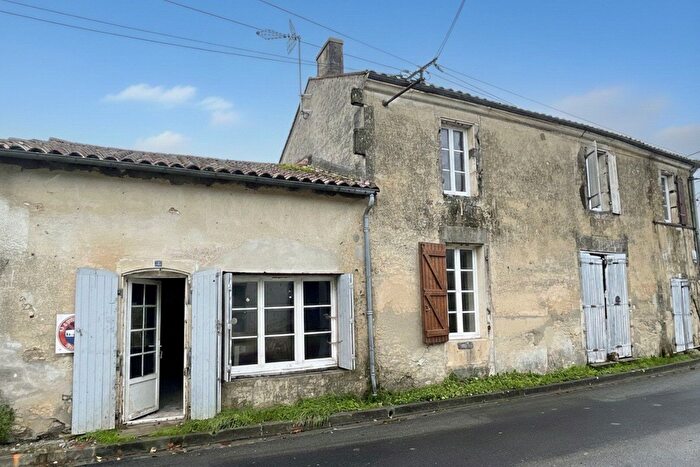 Maison 4 pièces à Aumagne, à vendre