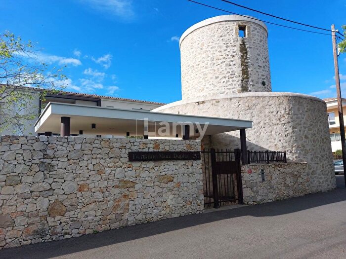 Appartement à louer - Casernes, Nîmes - 3 pièces