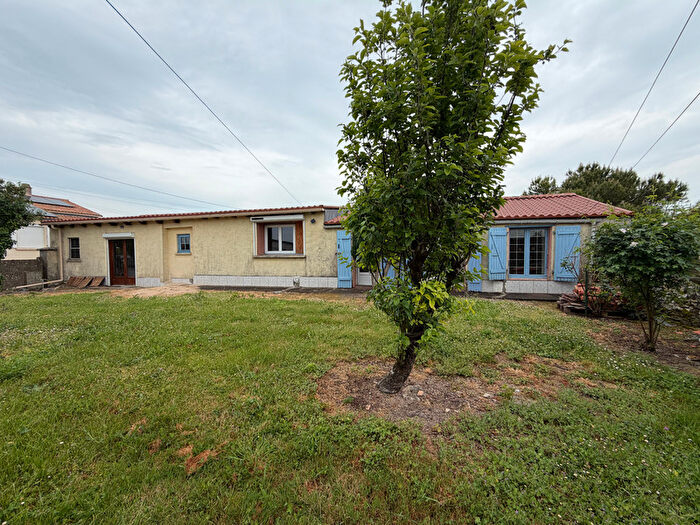 Sainte-Radégonde-des-Noyers - Maison 3 pièces à vendre