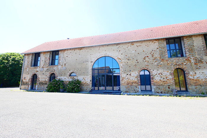 Maison 8 pièces à louer à Montreuil-sur-Maine