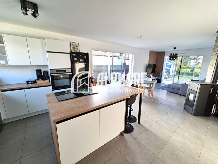 Maison à vendre - La Chaize-le-Vicomte - 4 pièces - 3 chambres