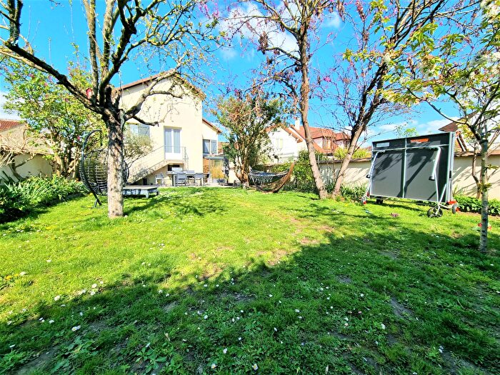 Maison à vendre - Les Clayes-sous-Bois, Nord - 5 pièces - 4 chambres