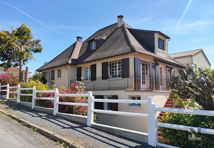 Maison 7 pièces à Châlus, à vendre