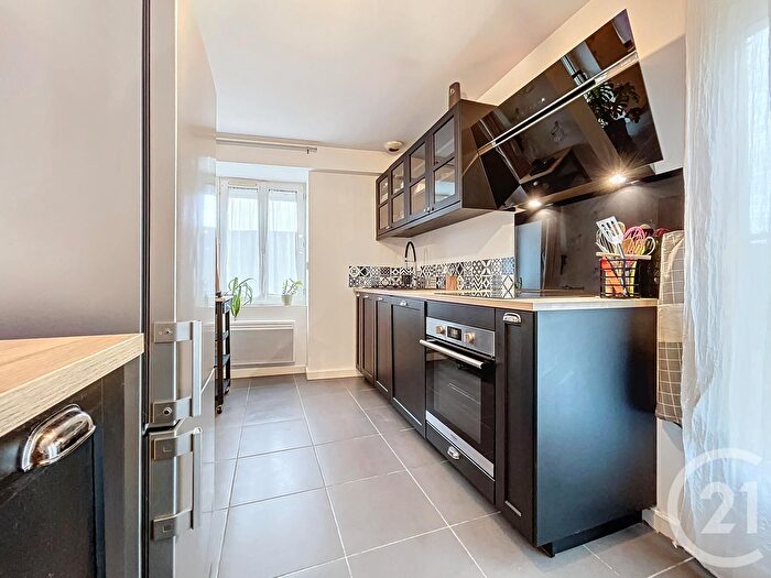 Maison à louer - Saint-Parres-lès-Vaudes - 5 pièces - 3 chambres