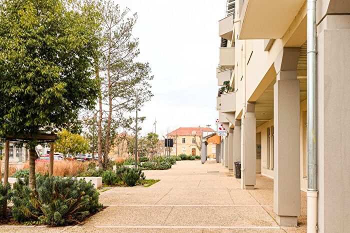 Appartement à vendre - Saint-Bonnet-de-Mure - 4 pièces - 3 chambres