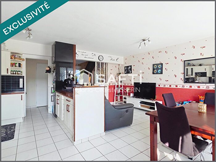 Maison à vendre - Issou - 4 pièces - 3 chambres