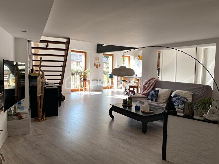 Appartement à vendre - Belgentier - 4 pièces - 3 chambres