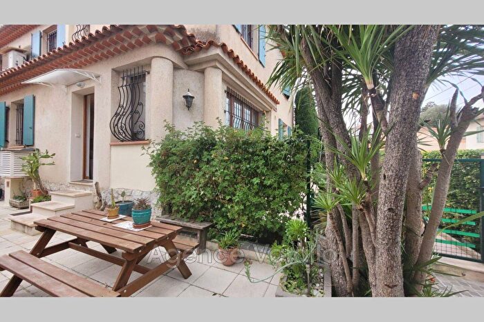 Appartement à louer - Ponteil, Antibes - 2 pièces - 1 chambre