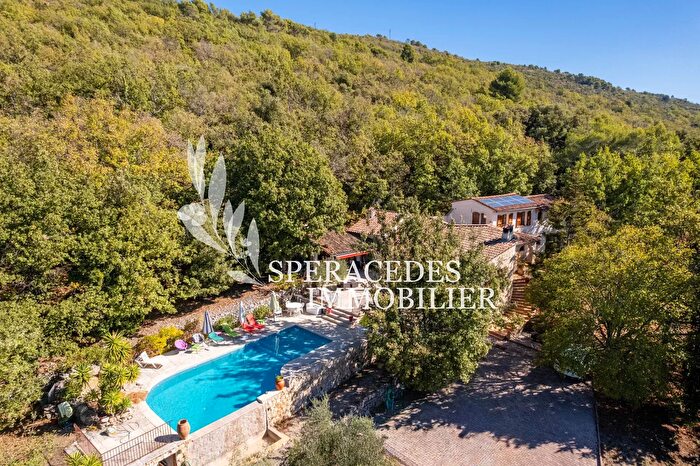 Maison à vendre - Saint-Cézaire-sur-Siagne - 8 pièces - 5 chambres