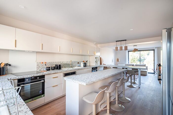 Maison 15 pièces à louer à Pessac, Compostelle, La Paillère