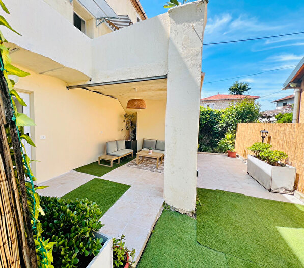 Maison à vendre - Cagnes-sur-Mer - 8 pièces - 5 chambres