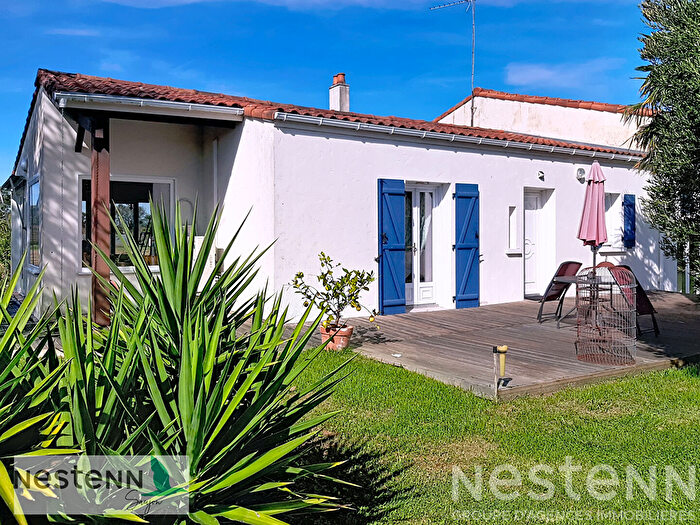 Maison à vendre - Saint-Romain-de-Benet - 6 pièces - 4 chambres