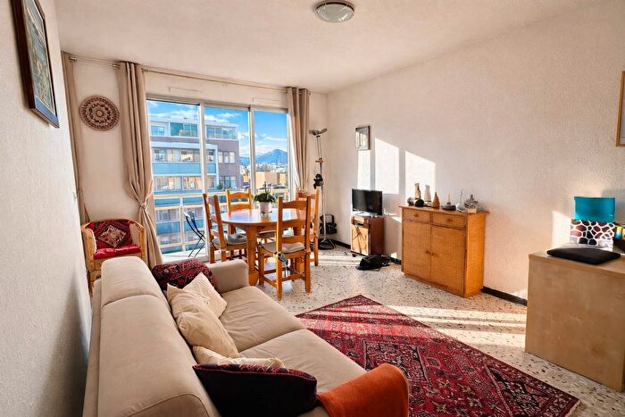 Appartement à vendre - Hyères, Centre-ville - 2 pièces - 1 chambre