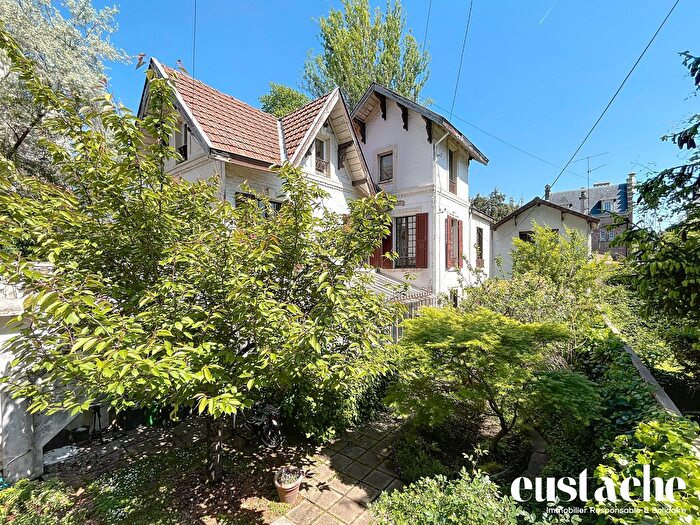 Maison à vendre - Colombes, Europe - 7 pièces - 4 chambres