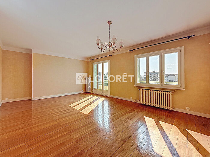 Appartement à louer - Bourg-en-Bresse, Gare, Peloux-Mail, Citadelle - 5 pièces - 4 chambres