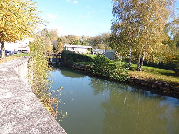 Maison à vendre - Saint-Florentin - 6 pièces - 3 chambres