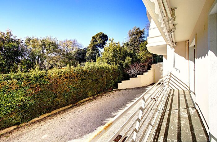 Cannes, Californie Pezou : Appartement 2 pièces à vendre