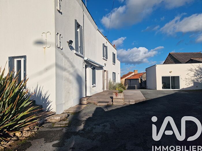 Maison à vendre - Montreuil-Bellay - 5 pièces - 3 chambres