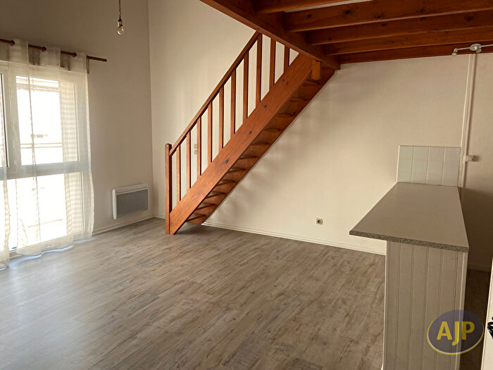 Saintes, La Gare, Sébastien de Brouard, La Fenêtre - Appartement 3 pièces à louer