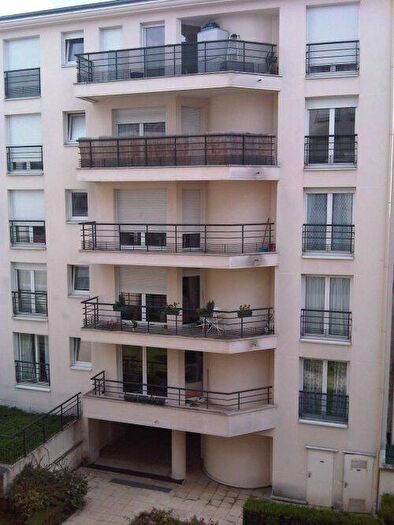 Carnot Gambetta, Suresnes : Appartement 1 pièce à louer
