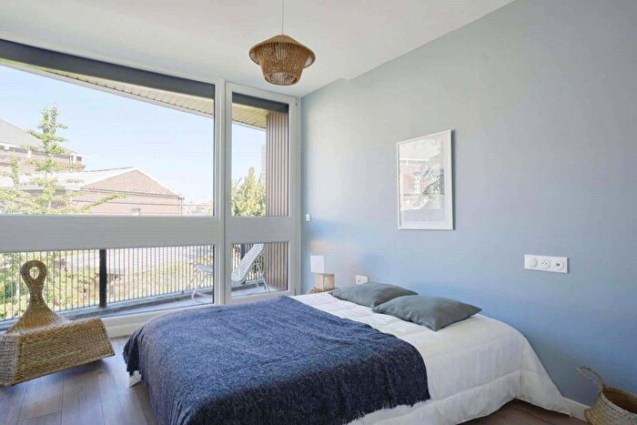 Appartement à louer - Centre-Neuf Bourg-Quesnoy-Delsaux-Musée-Cannoniers-Gare, Valenciennes - 1 pièce