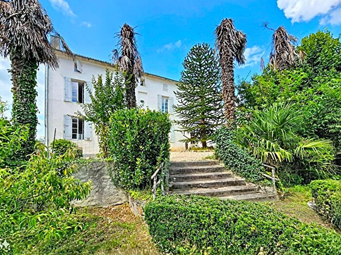 Maison 7 pièces à vendre à Saint-Martial-d'Artenset