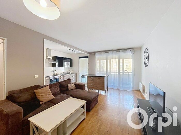 Appartement à louer - Gratte Ciel, Villeurbanne - 2 pièces - 1 chambre