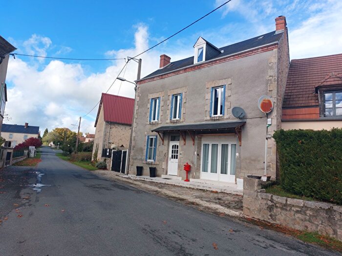 Maison à vendre - Saint-Silvain-sous-Toulx - 7 pièces - 4 chambres
