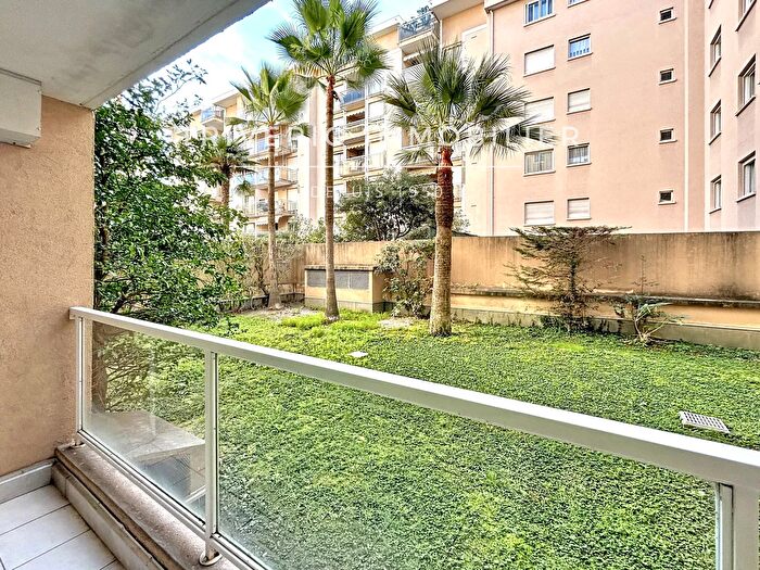 Appartement à louer - Cannes, Carnot - 2 pièces - 1 chambre