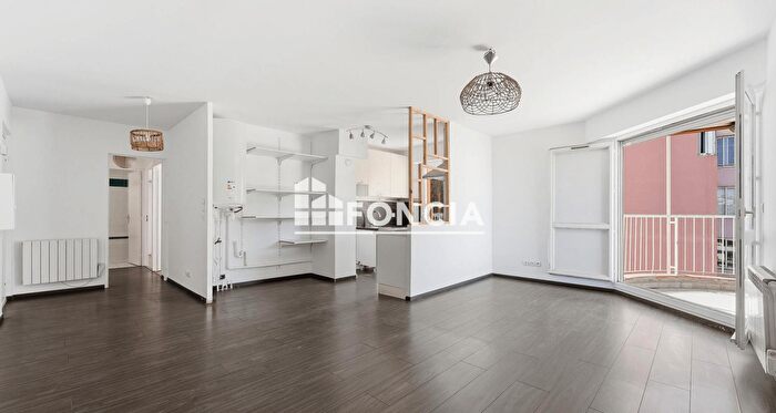 Appartement à vendre - Saint-Laurent-du-Var, Tuilière, Sainte-Petronille, Les Crottes, Tour, Iscles - 3 pièces - 2 chambres