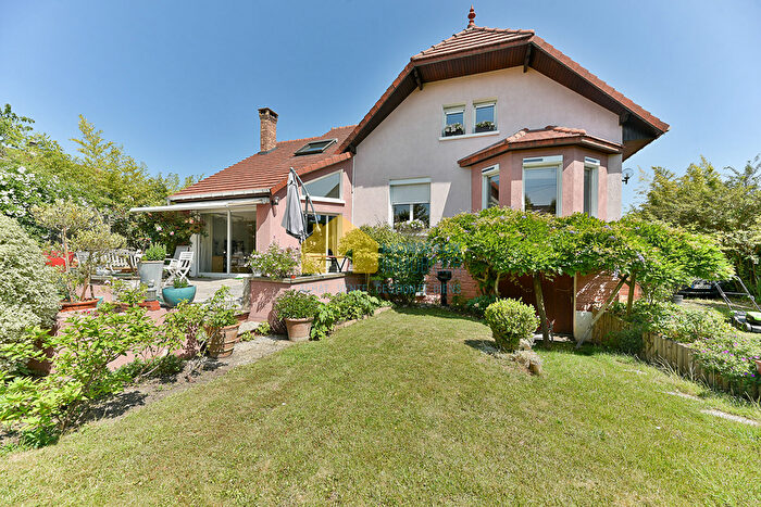 Maison à vendre - Viry-Châtillon, Le Plateau - 7 pièces - 5 chambres