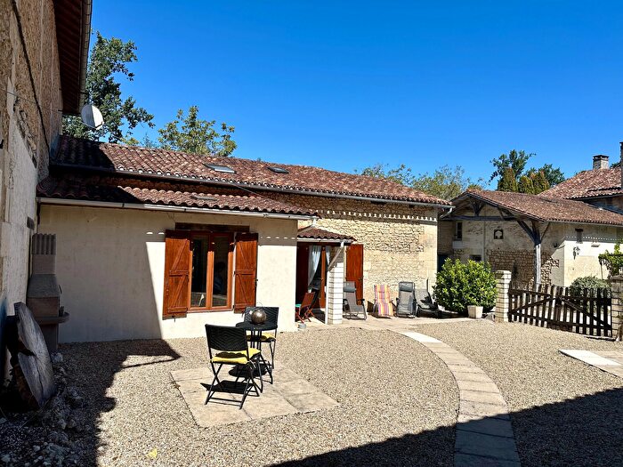 Aubeterre-sur-Dronne - Maison 5 pièces à vendre