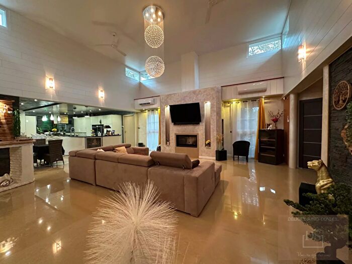 Maison à vendre - Mios - 9 pièces - 5 chambres