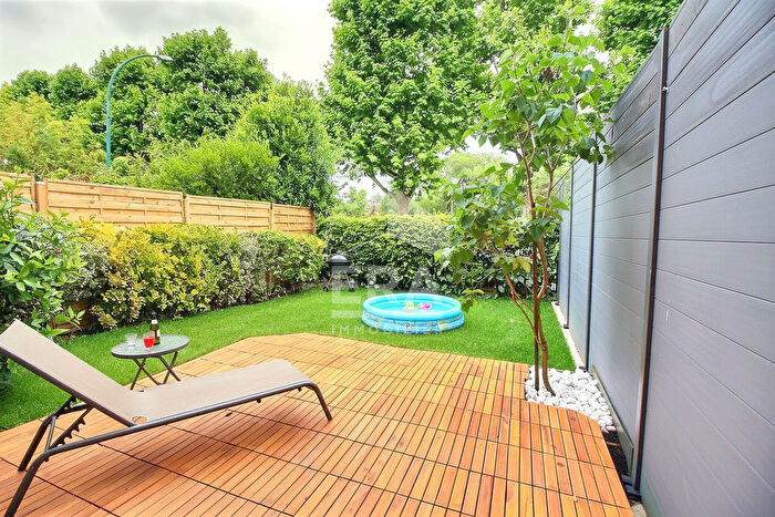 Maison à vendre - Villeneuve-la-Garenne, Est - 5 pièces - 4 chambres