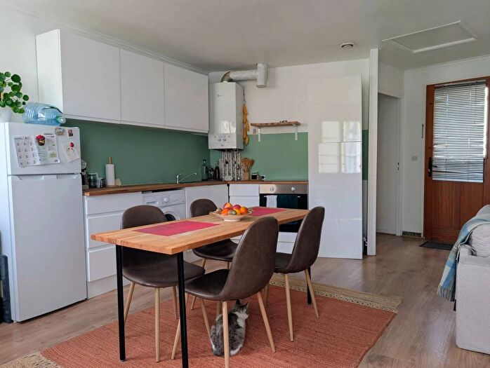Appartement à louer - Nord, Bois-le-Roi - 2 pièces - 1 chambre