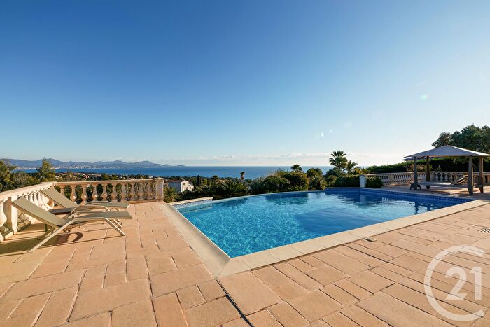 Maison à vendre - Roquebrune-sur-Argens, Les Terrasses - 6 pièces - 3 chambres