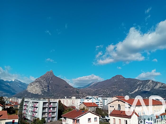 Appartement à vendre - Fontaine, Centre-ville, Mairie - 3 pièces - 2 chambres