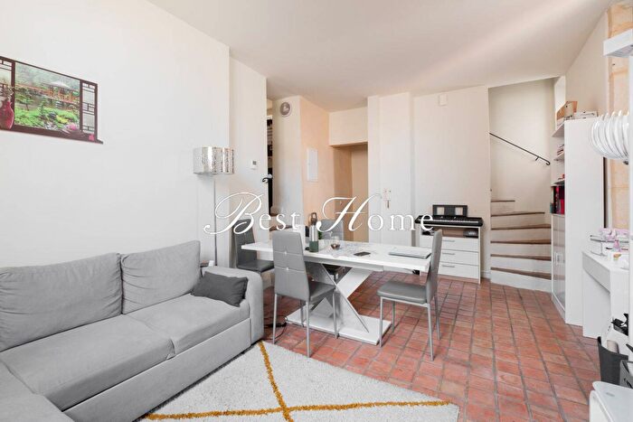 Appartement à louer - Nîmes - 4 pièces - 3 chambres