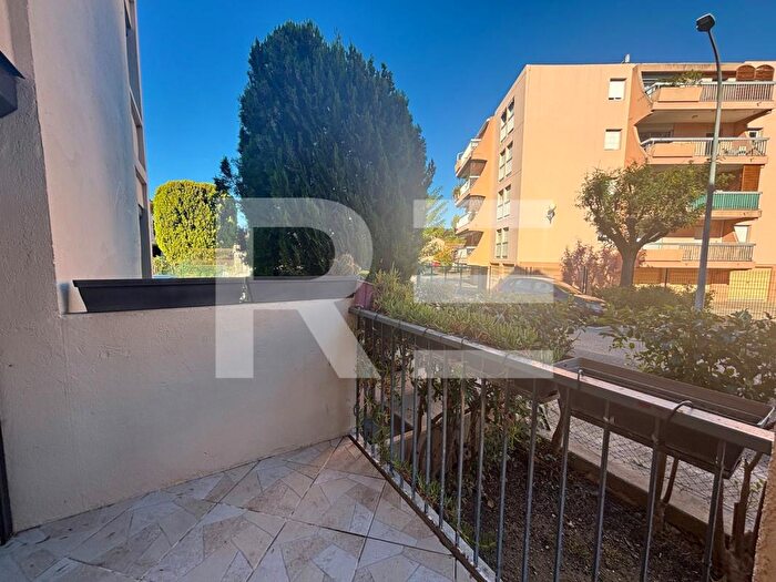 Appartement à vendre - Nîmes, Gare - 3 pièces - 2 chambres