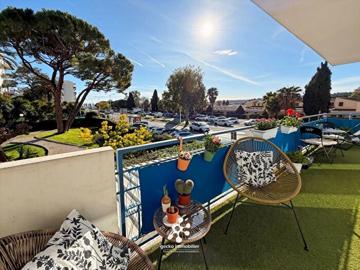 Appartement à vendre - Cagnes-sur-Mer, La Gare, Les Plans, Hippodrome - 3 pièces - 2 chambres