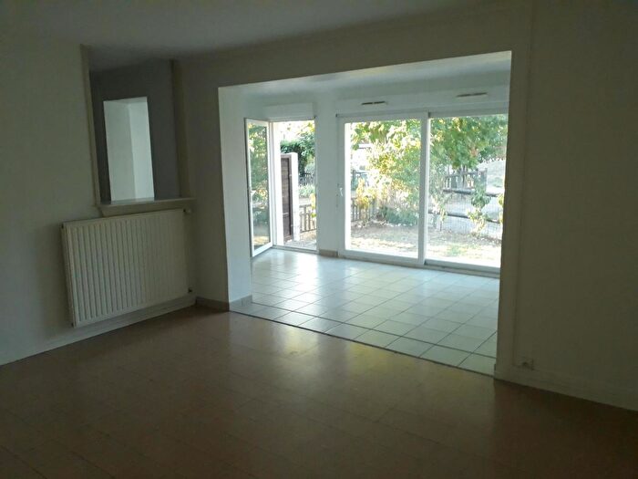 Maison 4 pièces à Balan, à louer