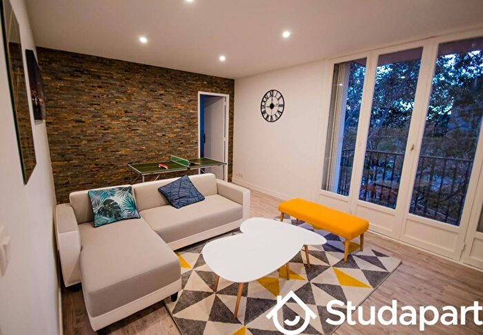 Appartement à louer - Clos des Roses Nord, Compiègne - 1 pièce - 4 chambres