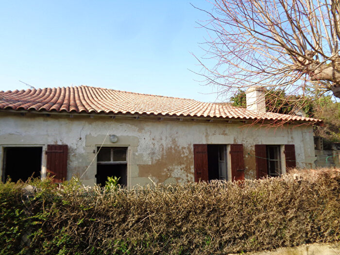 Maison à vendre - Saint-Dizant-du-Gua - 2 pièces - 1 chambre