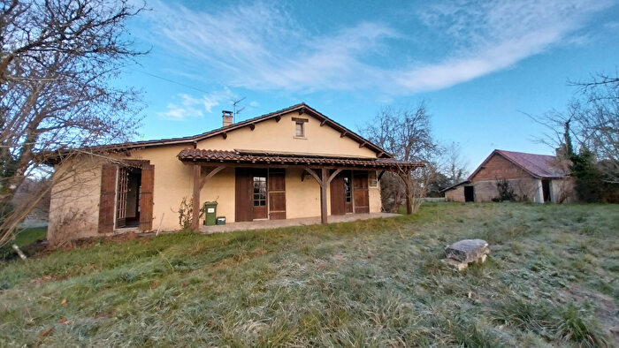 Maison à vendre - Saint-Laurent-des-Hommes - 4 pièces - 3 chambres