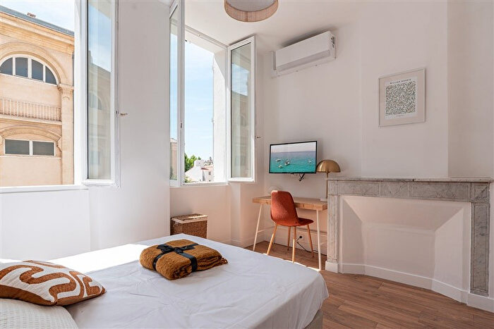 Appartement à louer - Marseille er , Thiers - 14 pièces