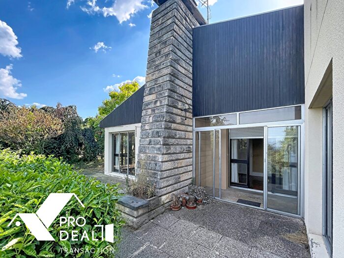 Maison 5 pièces à Boisset-Saint-Priest, à vendre