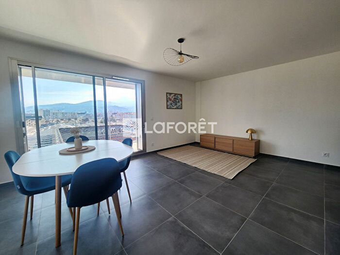 Appartement à louer - Chambéry, Centre-ville - 2 pièces - 1 chambre