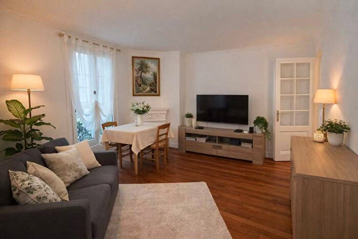 Appartement à louer - Belleville-Saint Maur, Paris ème arrondissement - 2 pièces - 1 chambre