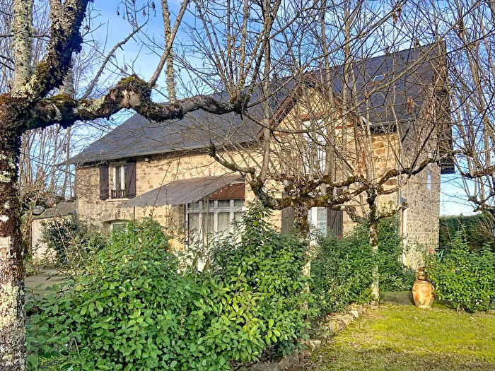 Maison à vendre - Salon-la-Tour - 7 pièces - 5 chambres